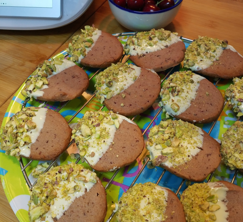 Galletas con fruta de temporada CEREZAS y pistachos. - Confitería y ...